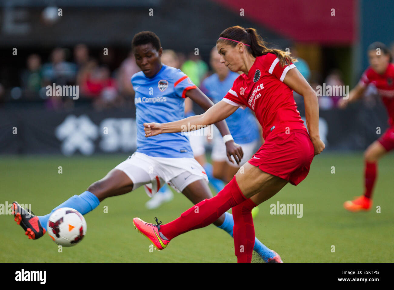 Aug. 3, 2014 - Portland's ALEX MORGAN (13) sends a cross into the box ...