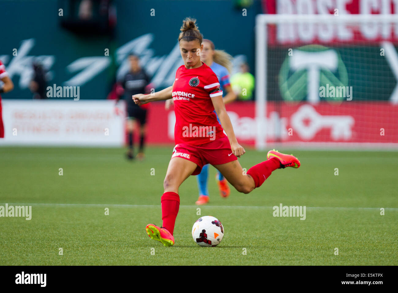 Aug. 3, 2014 - Portland's STEPHANIE CATLEY (4) sends the ball. The ...
