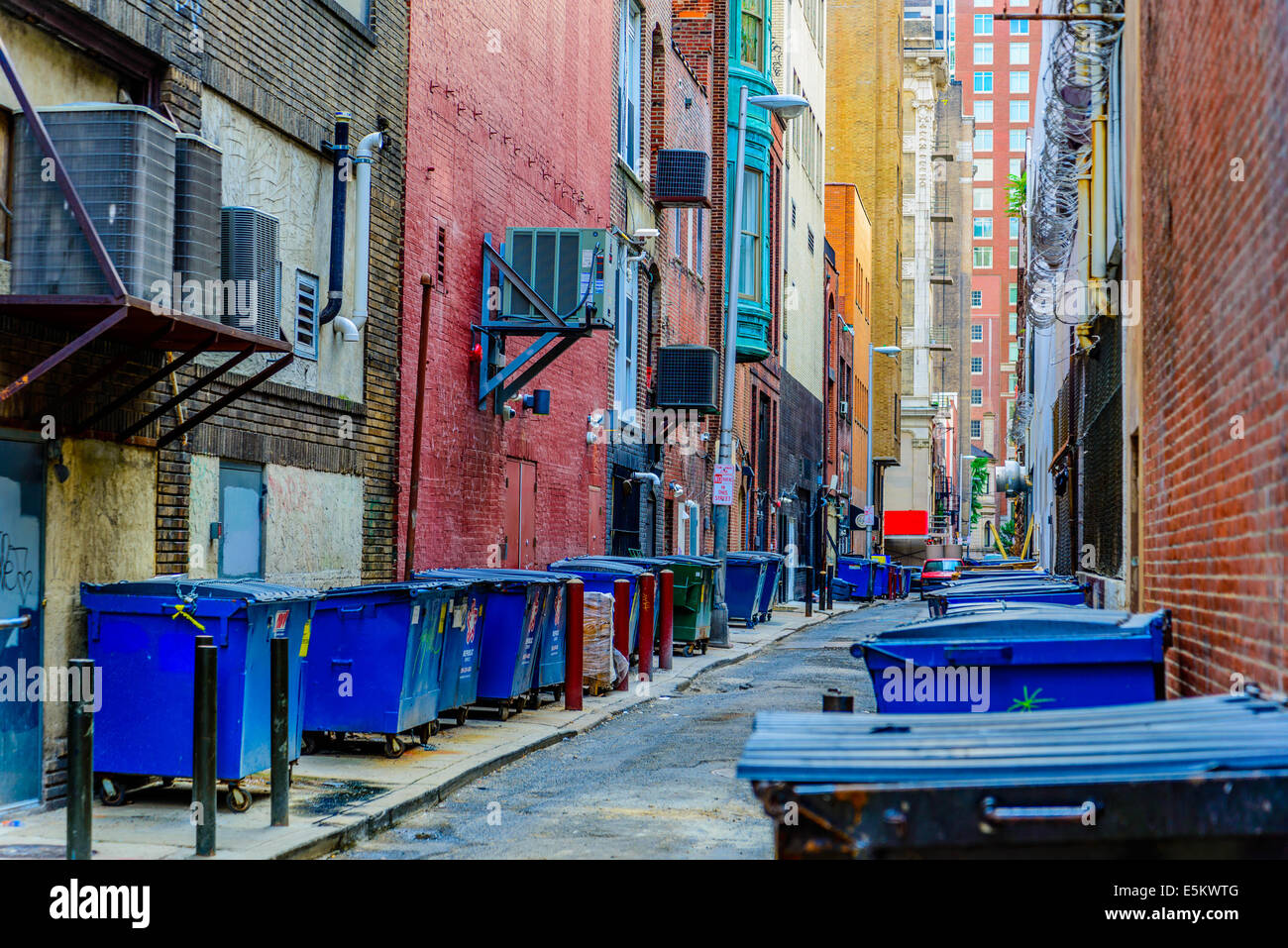 Dumpsters in an alley hi-res stock photography and images - Alamy