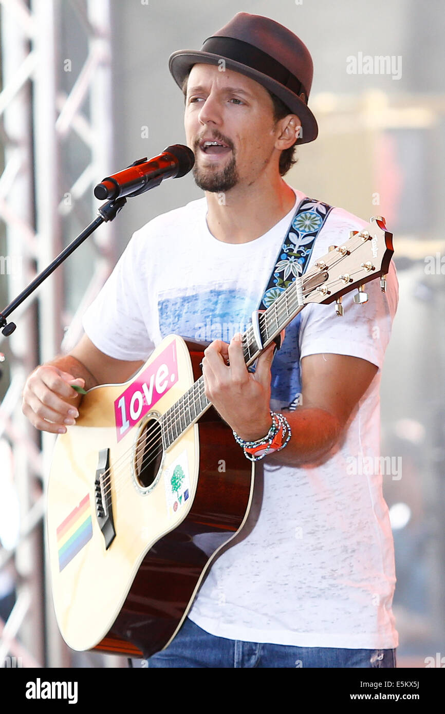 Recording artist Jason Mraz performs in concert at NBC's 'Today Show ...