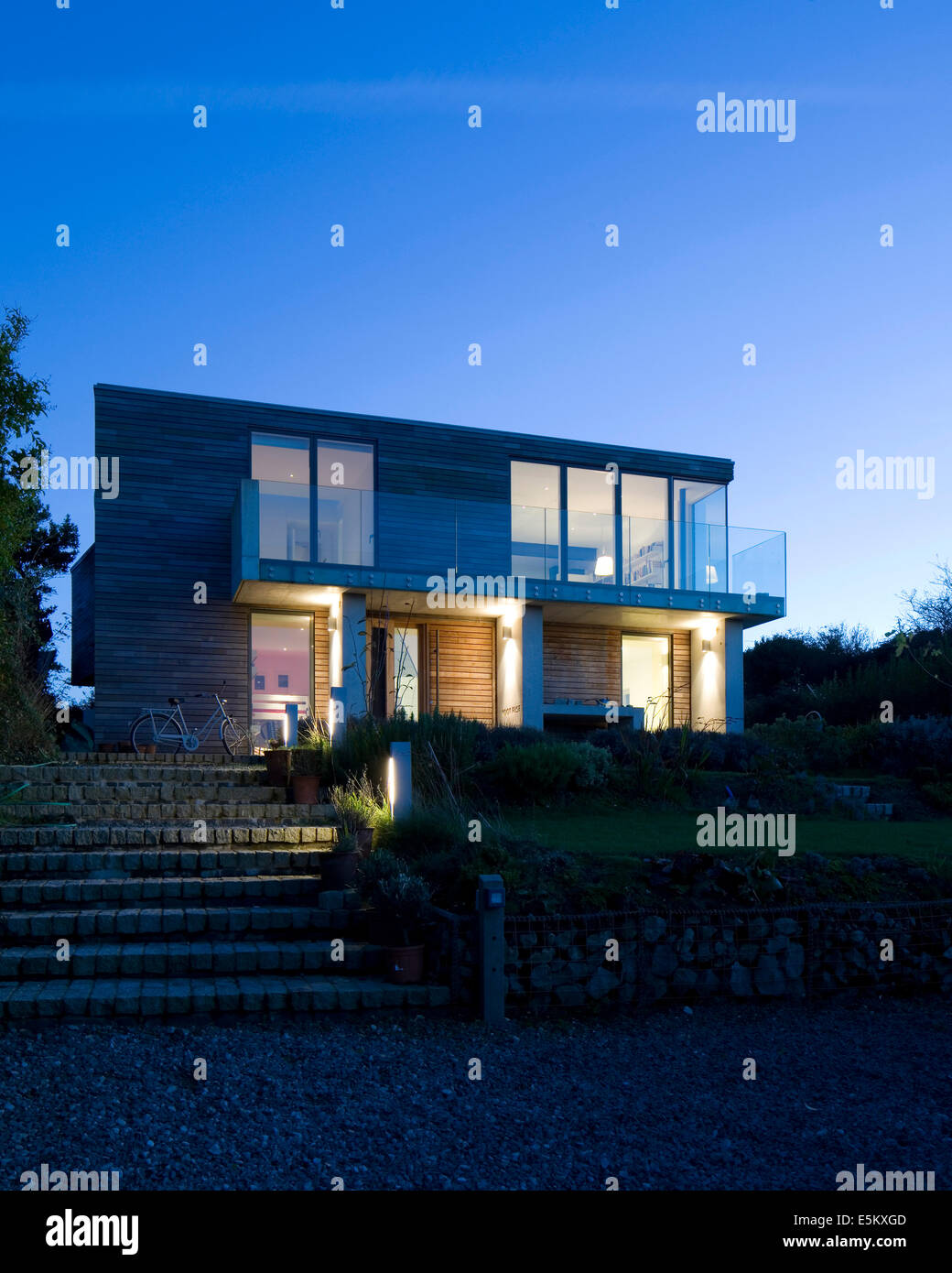 Two level roof hi-res stock photography and images - Alamy