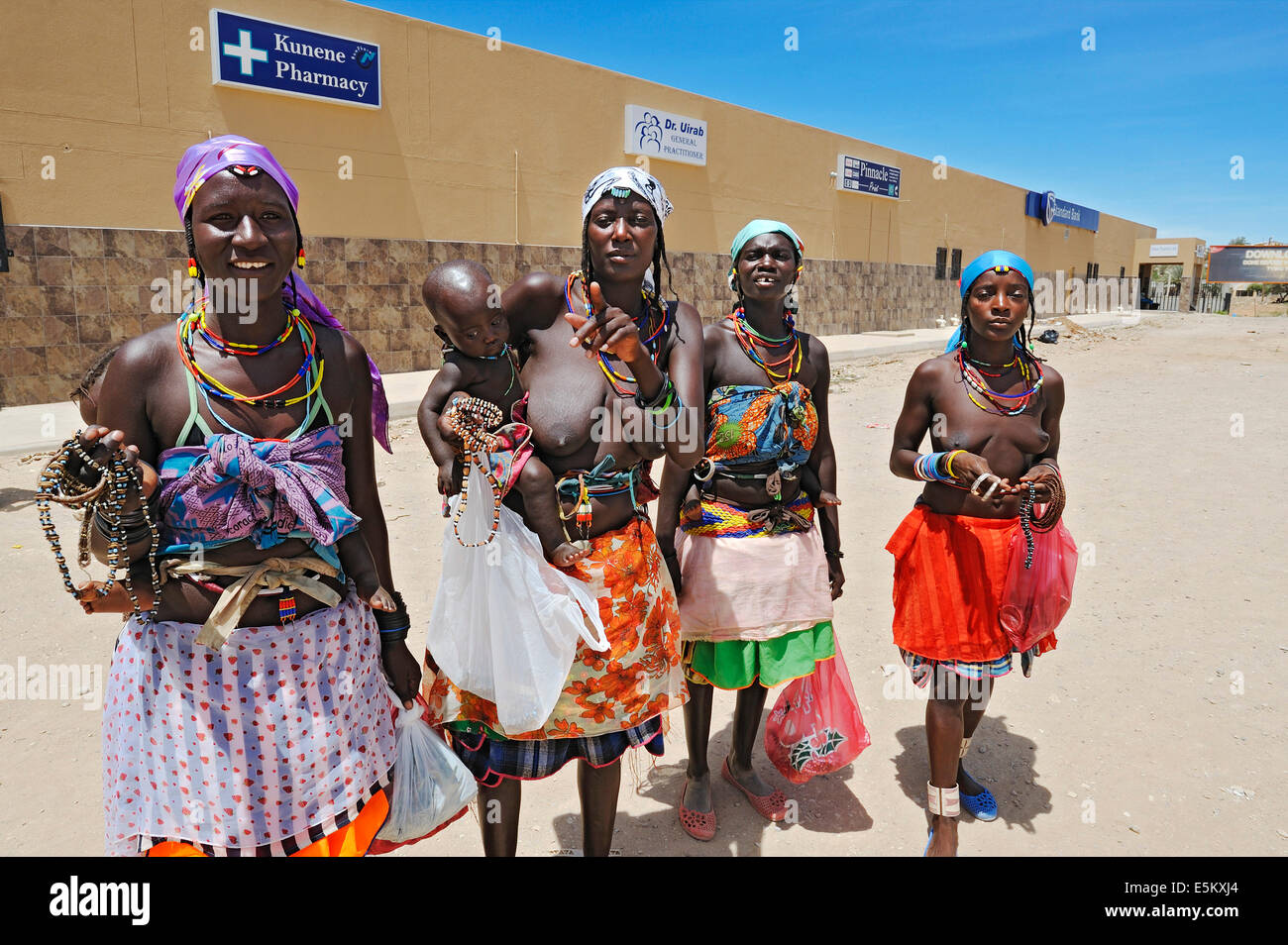 Nama women with children, Opuwo, Namibia Stock Photo - Alamy