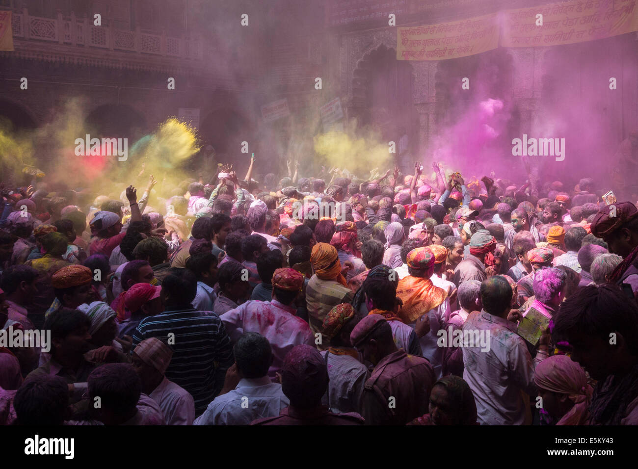 Powder throwing High Resolution Stock Photography and Images - Alamy