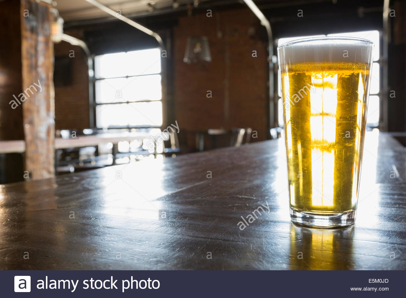 Empty saloon hi-res stock photography and images - Alamy