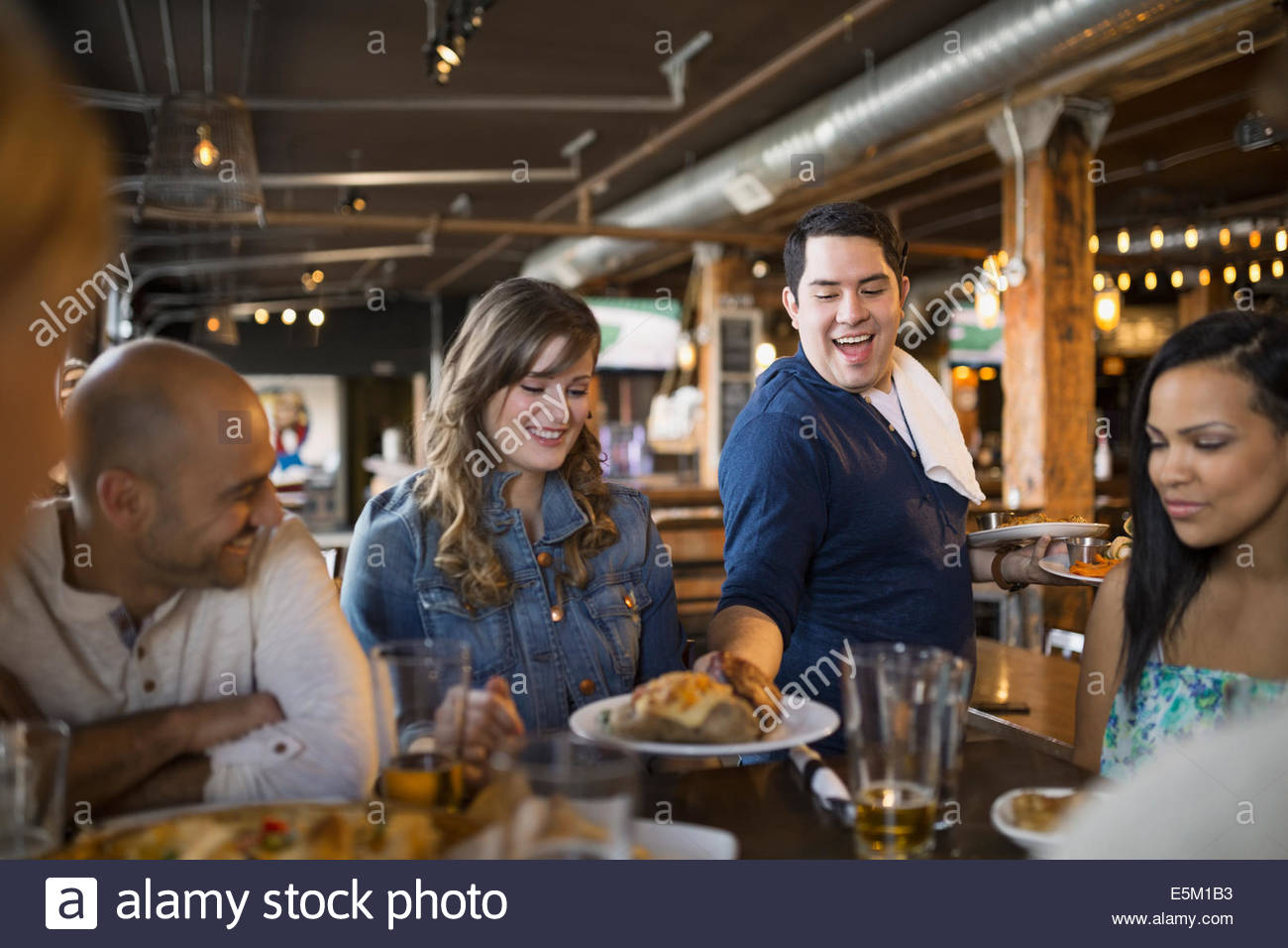 Waiter serving food restaurant hi-res stock photography and images - Alamy