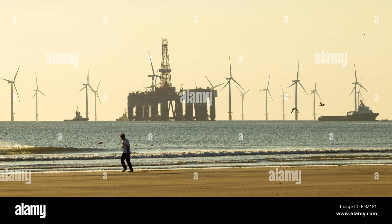 Oil Rig And Boats High Resolution Stock Photography and Images - Alamy