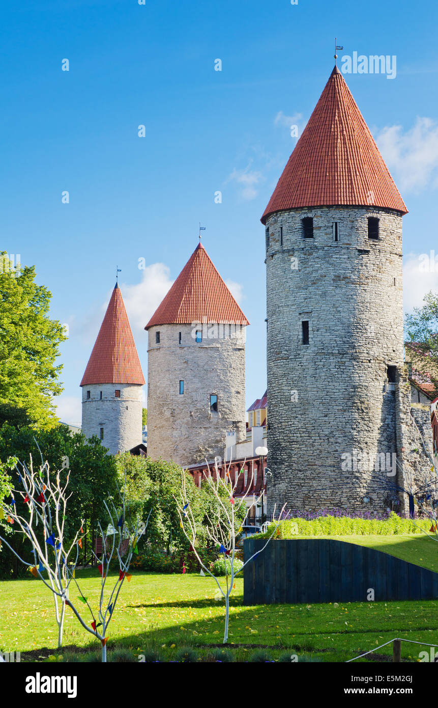 Fortress towers on rock hi-res stock photography and images - Alamy