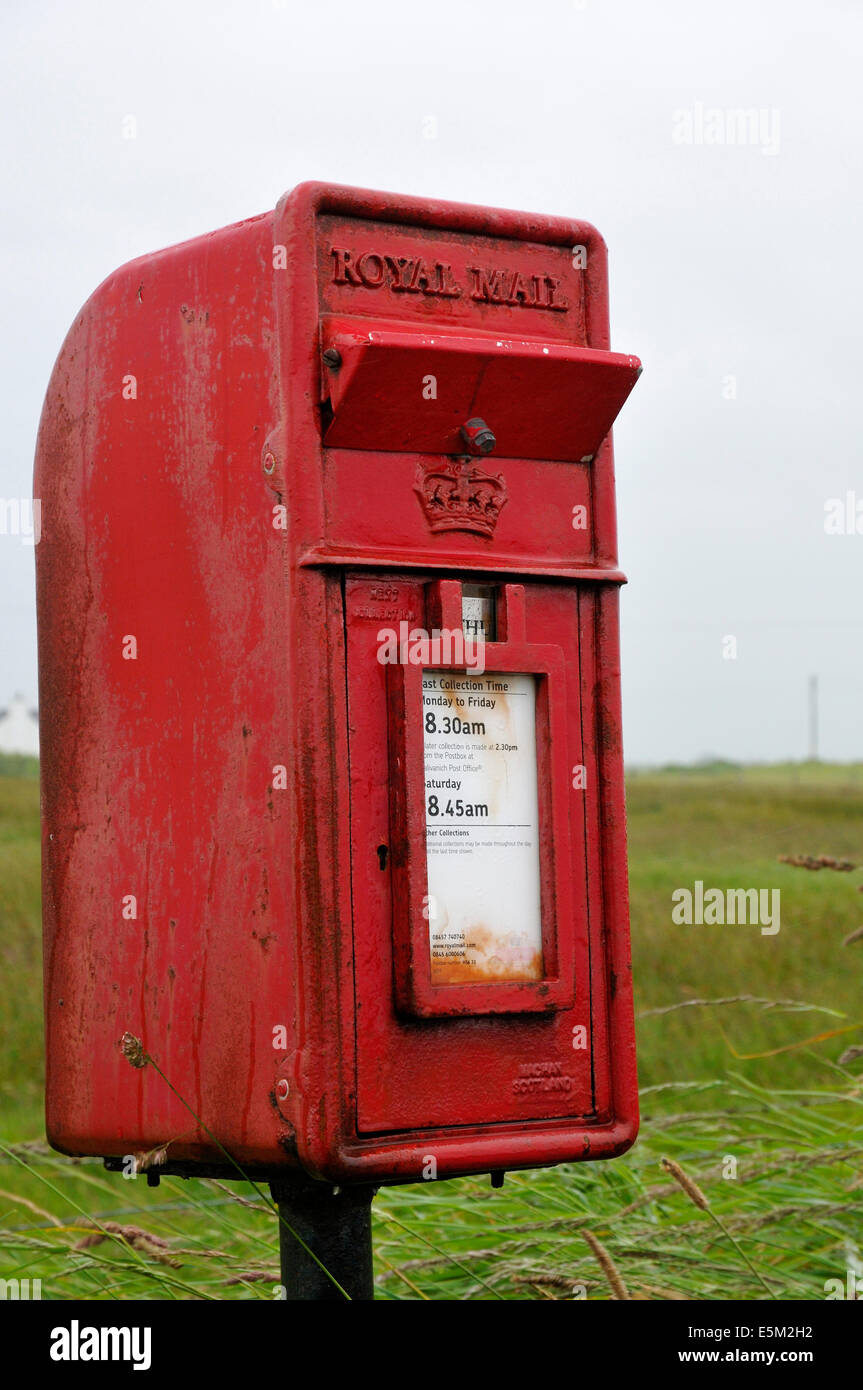 Royal mail letter box hi-res stock photography and images - Alamy