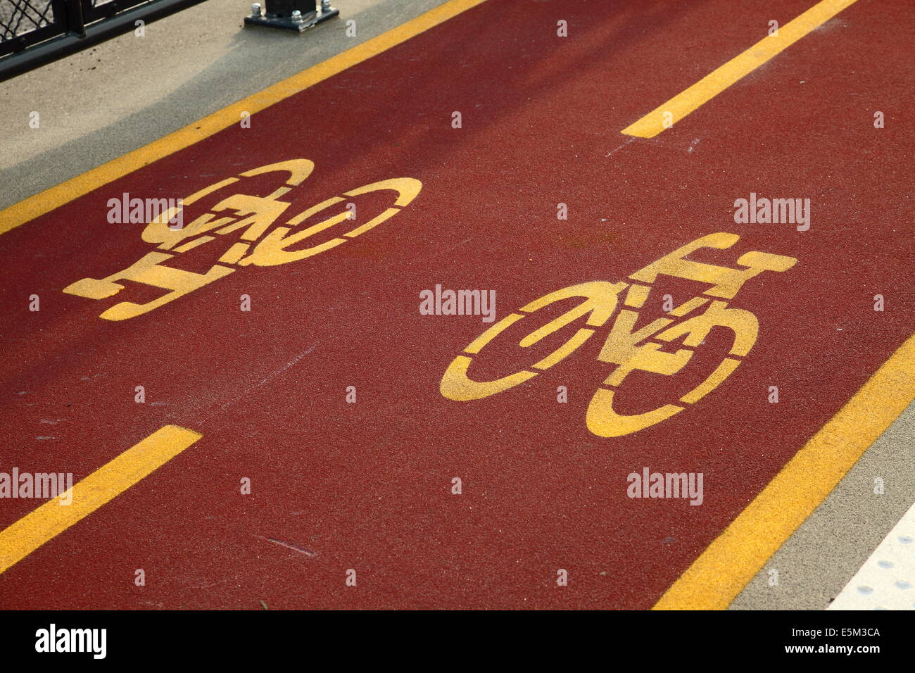 Bike lane symbol hi-res stock photography and images - Alamy