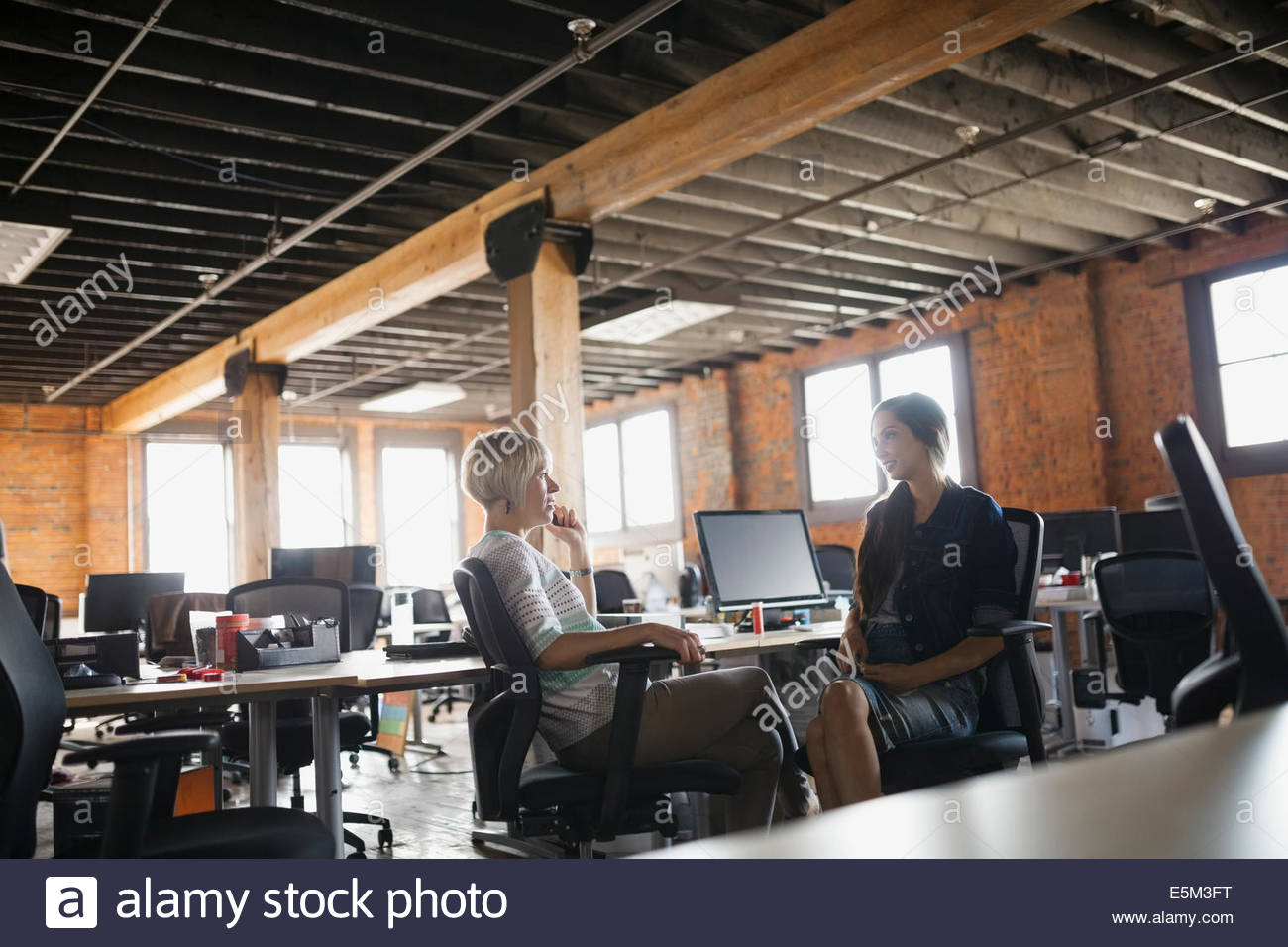 Office dialogue hi-res stock photography and images - Alamy
