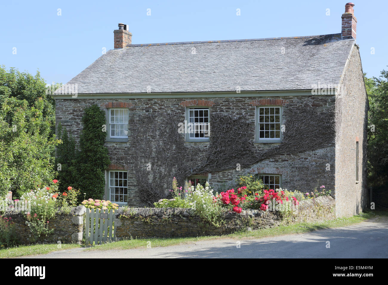 Farm cottage hi-res stock photography and images - Alamy