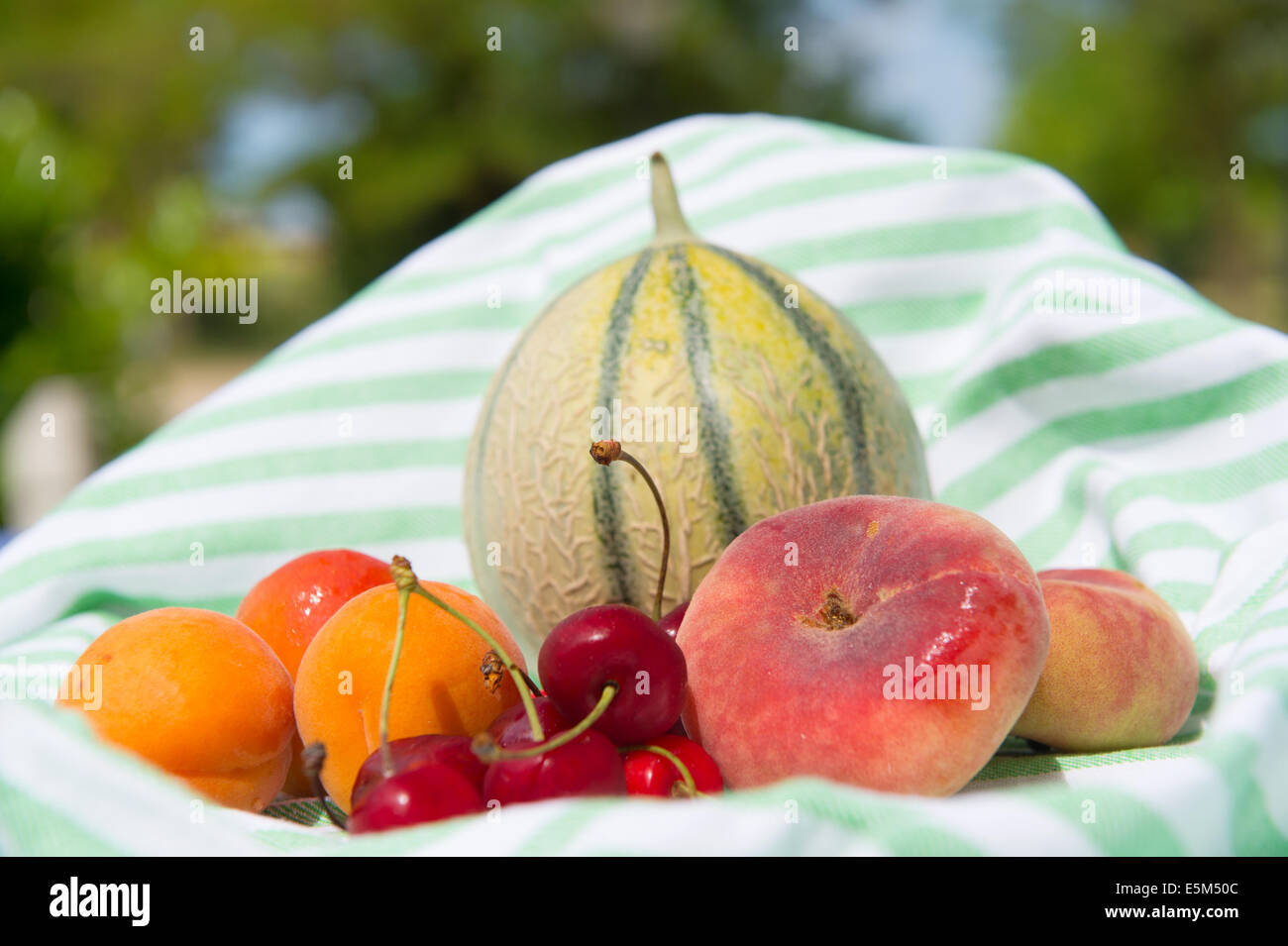 Still life with fresh fruit hi-res stock photography and images - Alamy