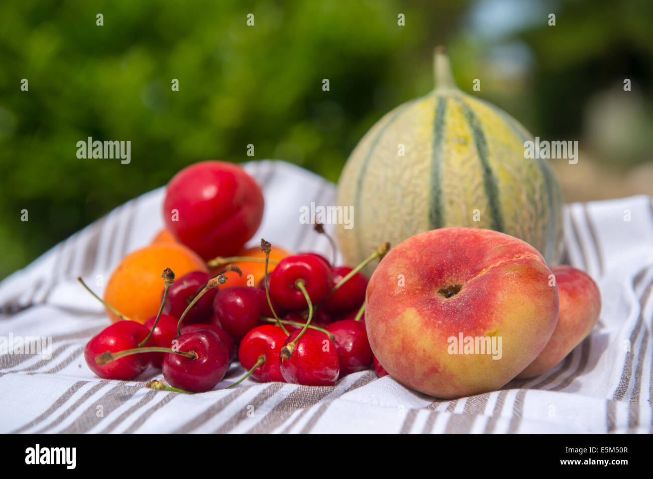Still life with fresh fruit hi-res stock photography and images - Alamy
