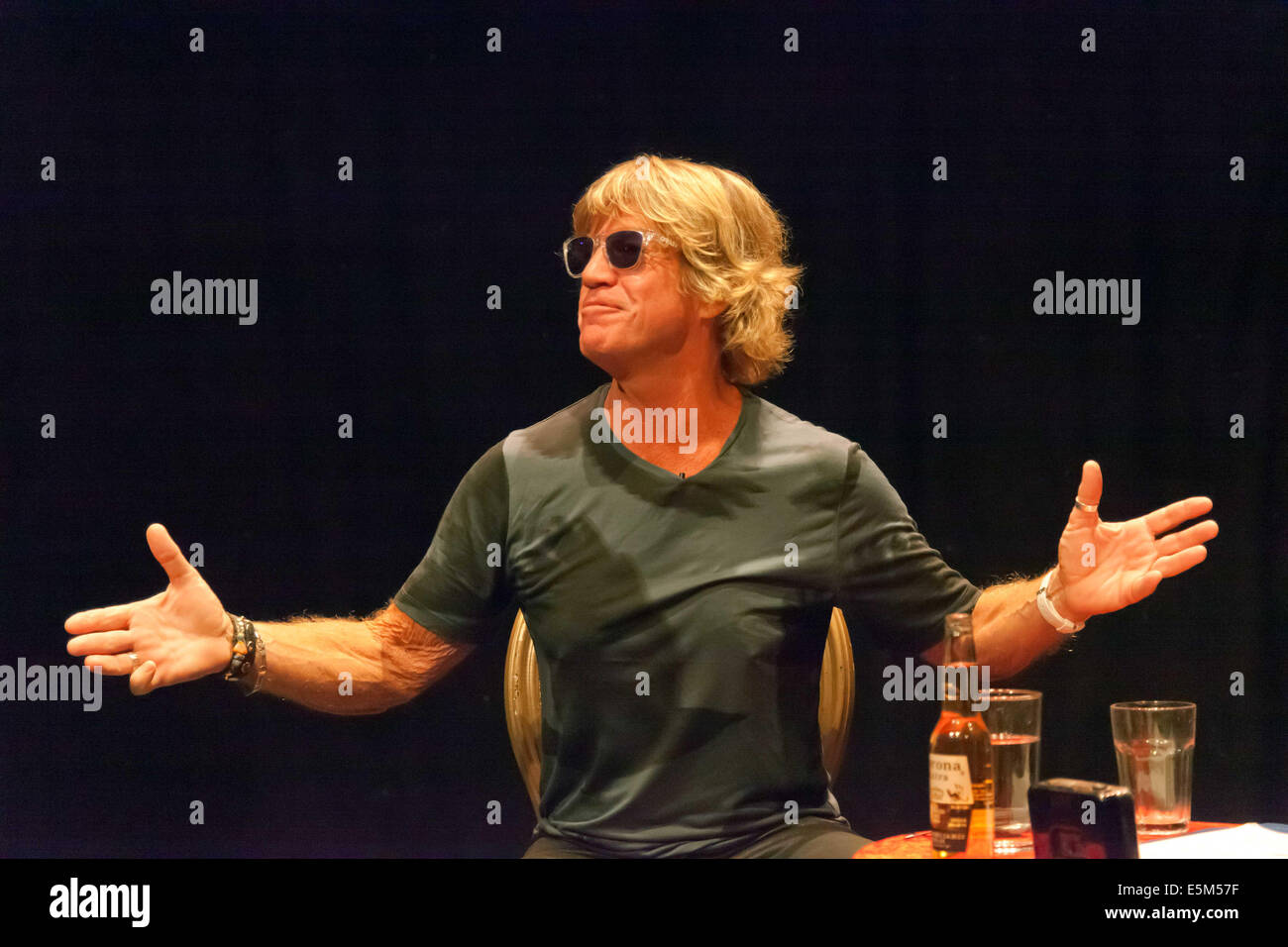 Actor robin askwith hi-res stock photography and images - Alamy