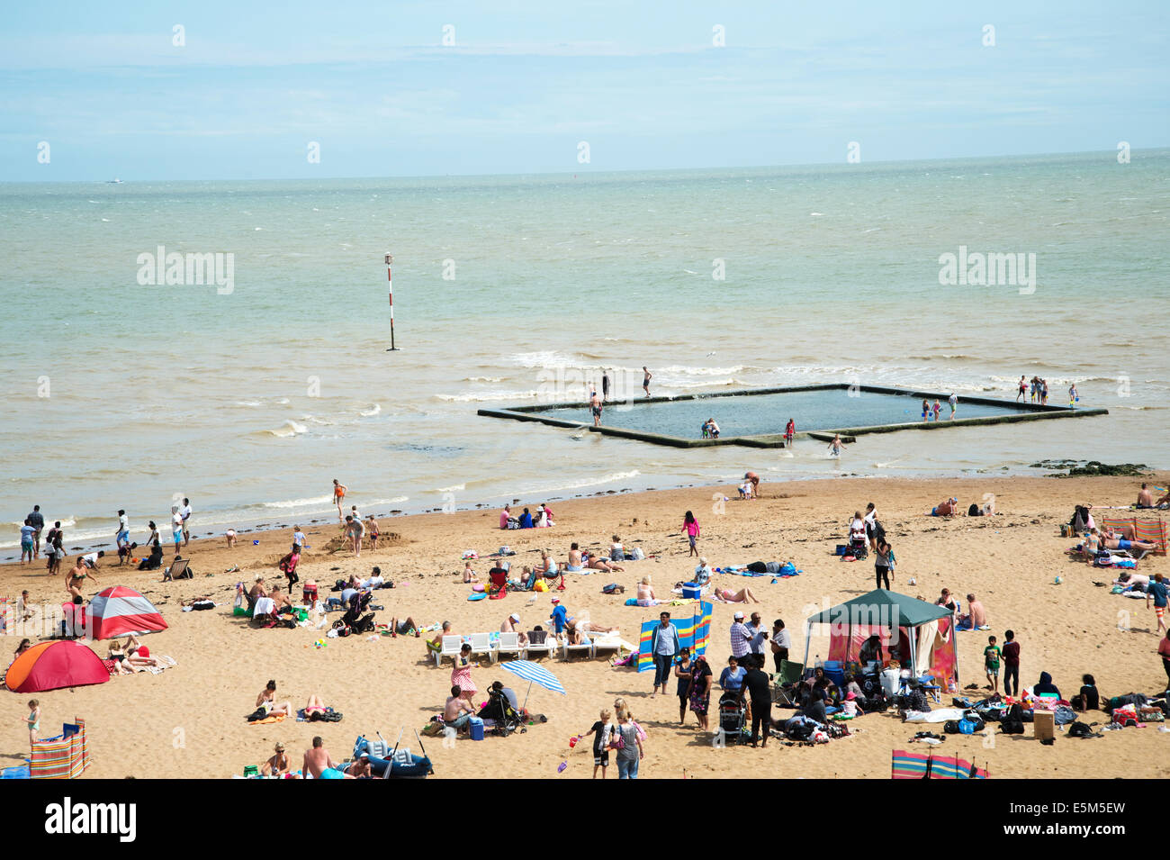 Waves tide hi-res stock photography and images - Alamy