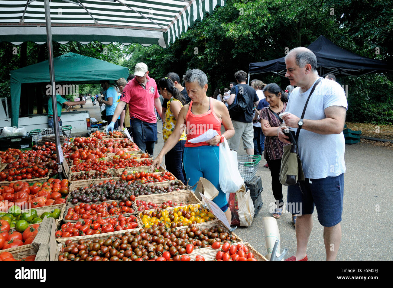 People buying tomatoes from stall Alexandra Palace Farmers Market ...