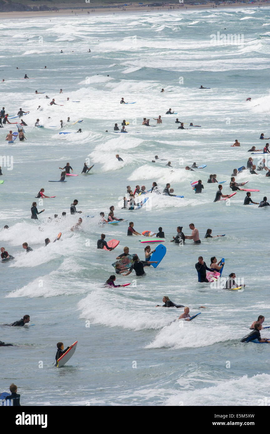 Mass of sunbathers on beach hi-res stock photography and images - Alamy