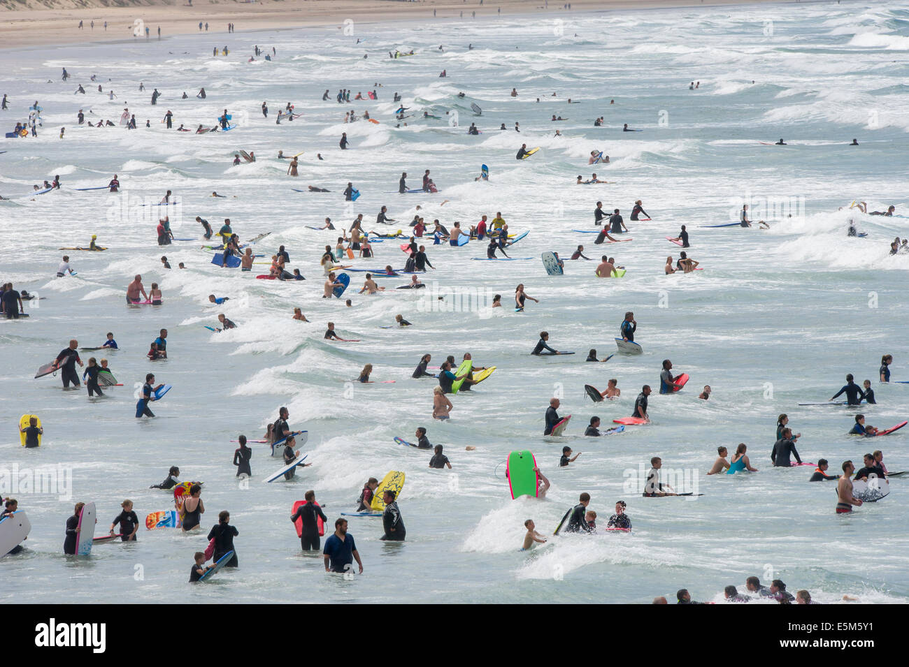 Mass of sunbathers on beach hi-res stock photography and images - Alamy