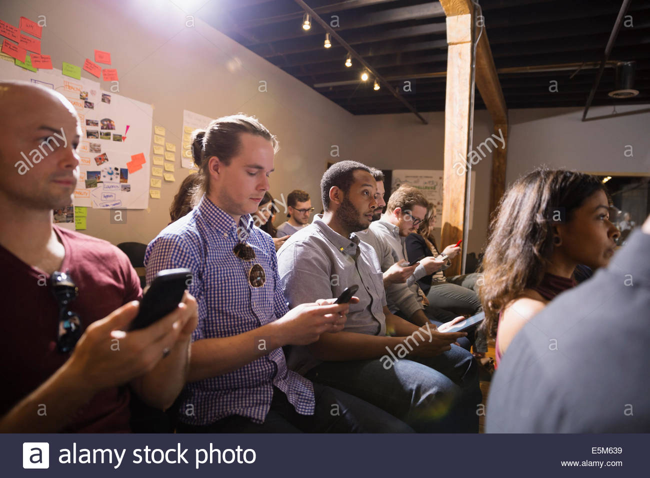 Distracted by phones hi-res stock photography and images - Alamy