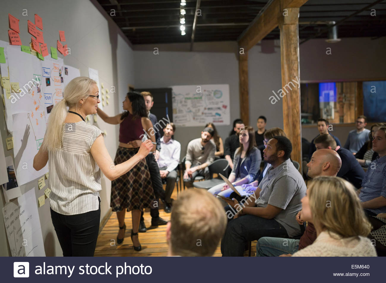 Crowd flow hi-res stock photography and images - Alamy