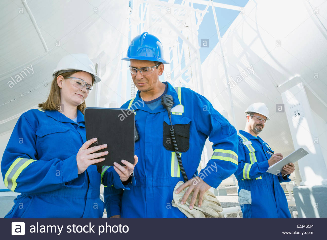 Computer workers horizontal hi-res stock photography and images - Alamy
