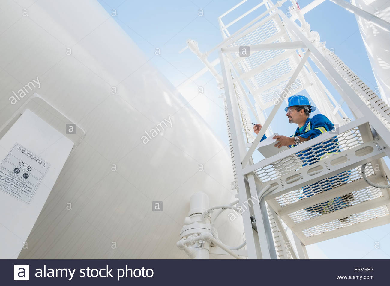 Male gas worker hi-res stock photography and images - Alamy
