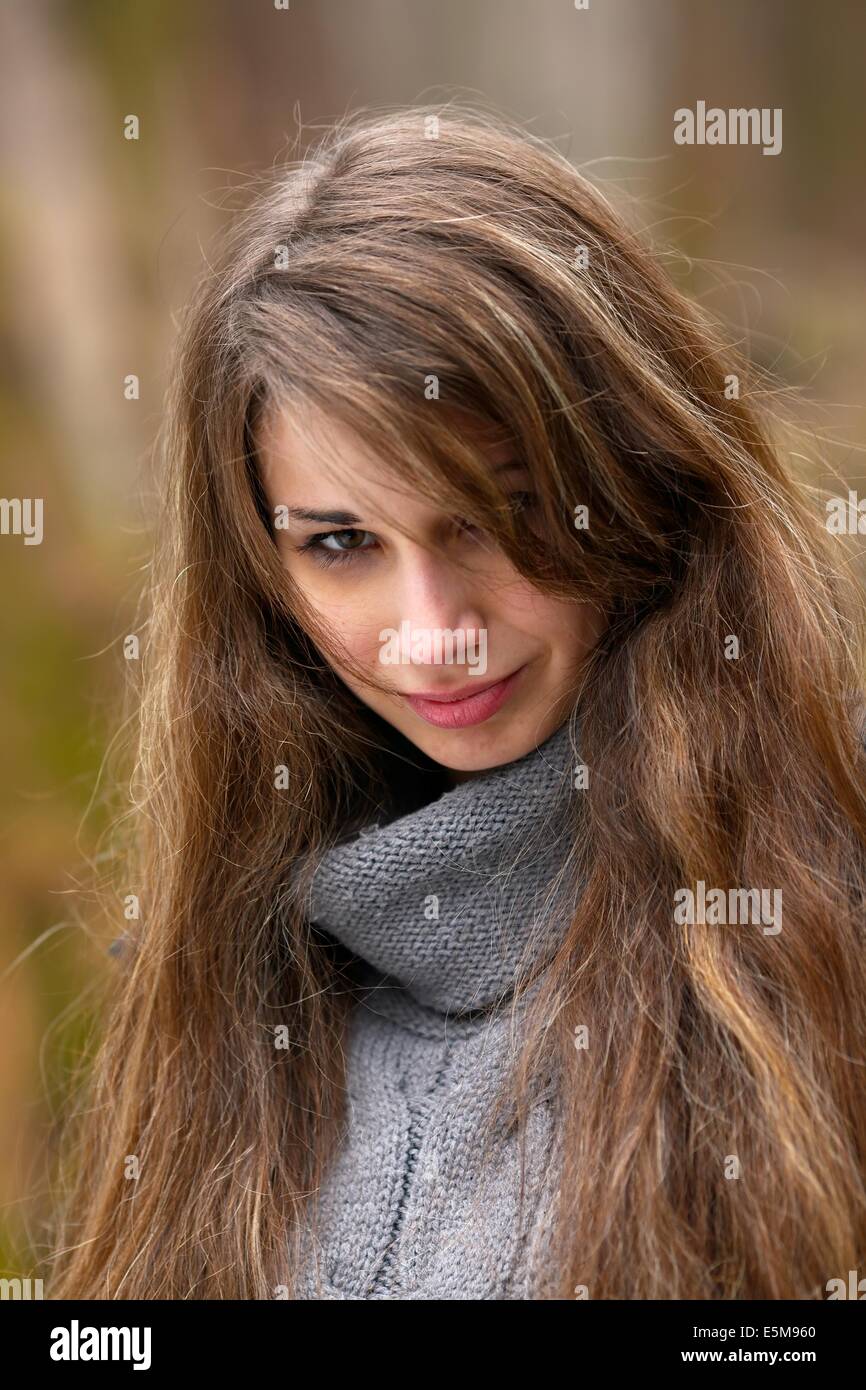 Attractive girl portrait hi-res stock photography and images - Alamy