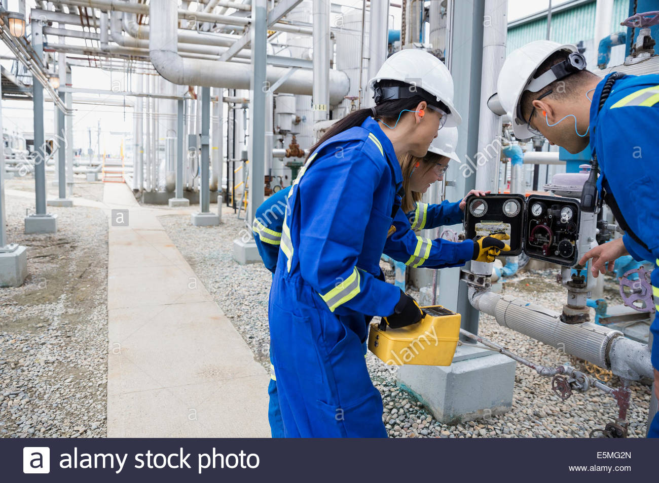 Petrol workers hi-res stock photography and images - Alamy