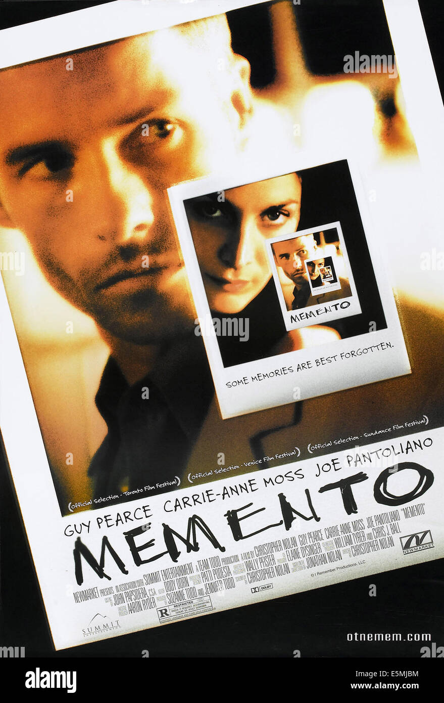 MEMENTO, US poster art, from left: Guy Pearce, Carrie-Anne Moss, 2000 ...