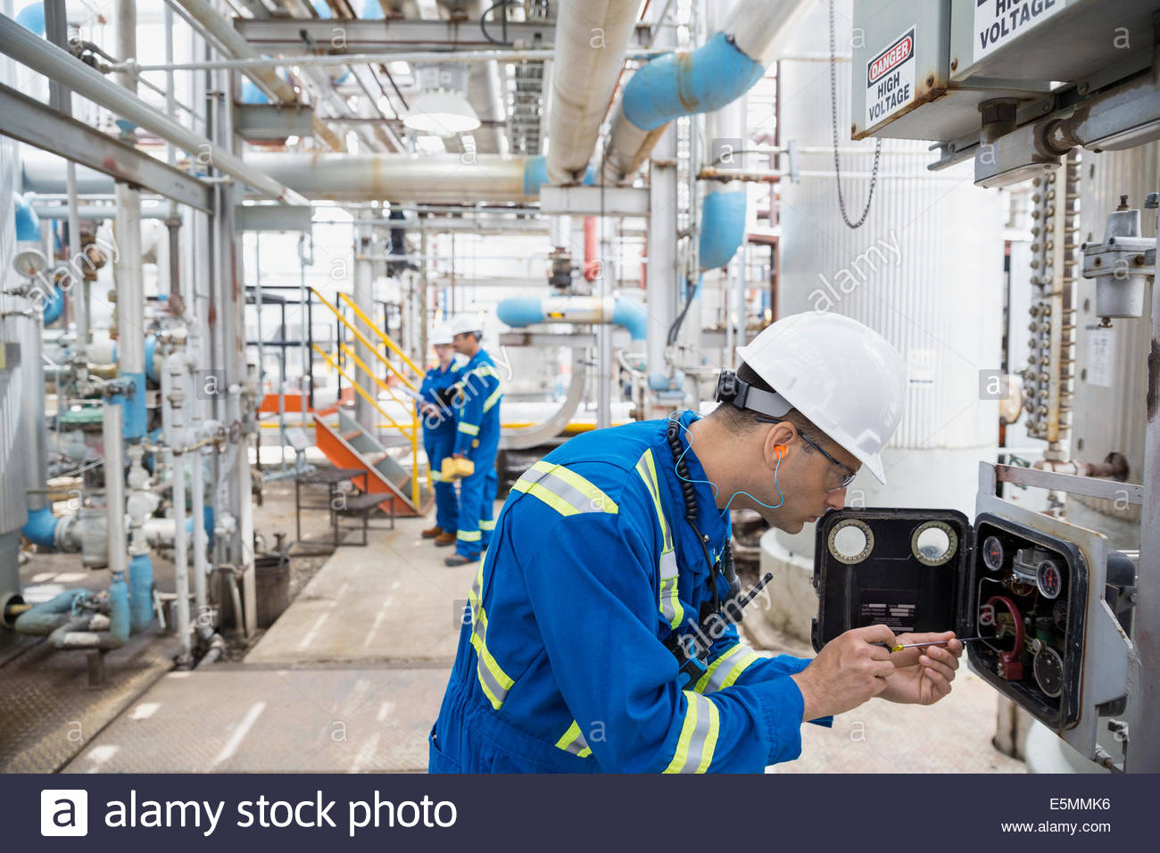 Worker checking gauge hi-res stock photography and images - Alamy