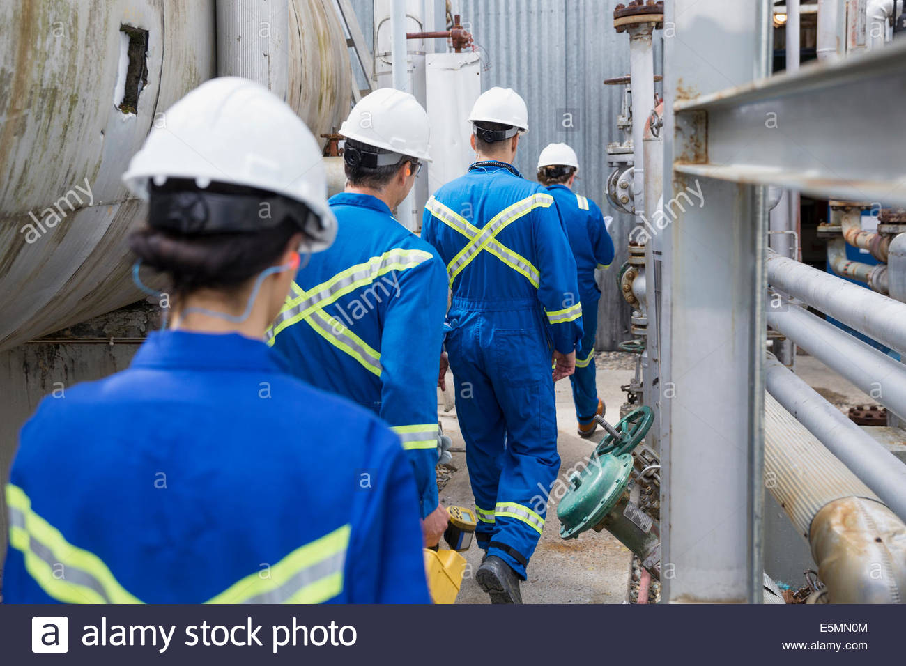 Petrol workers hi-res stock photography and images - Alamy