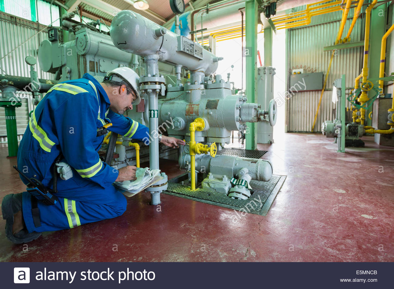 Worker checking gauge hi-res stock photography and images - Alamy
