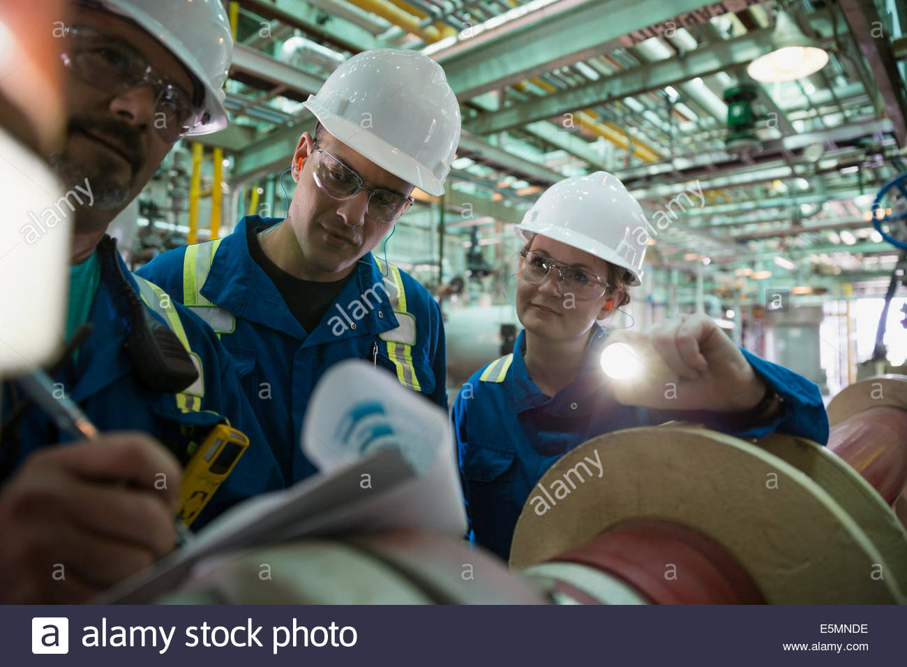 Inspecting equipment hi-res stock photography and images - Alamy