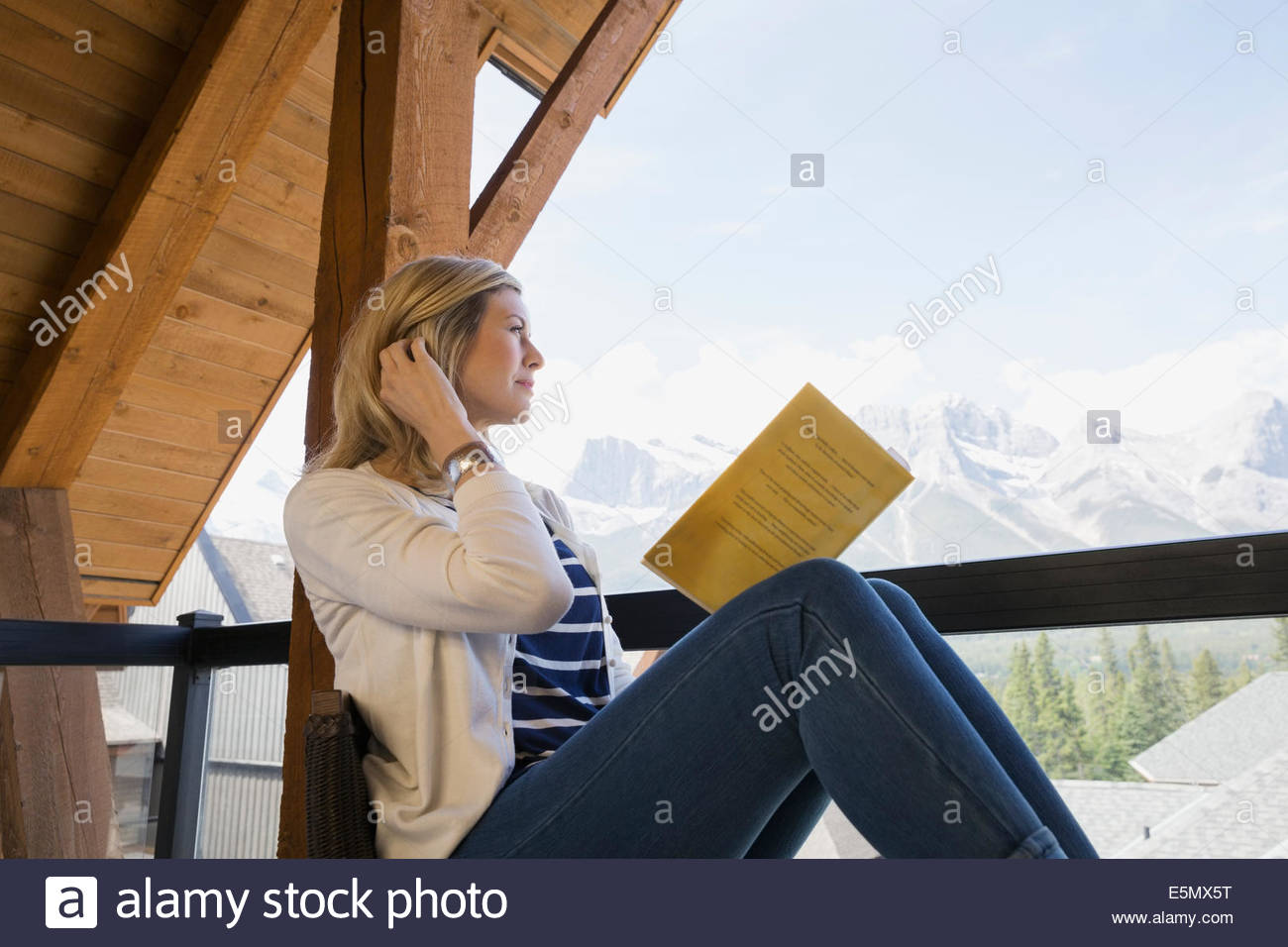 Lady on balcony hi-res stock photography and images - Alamy