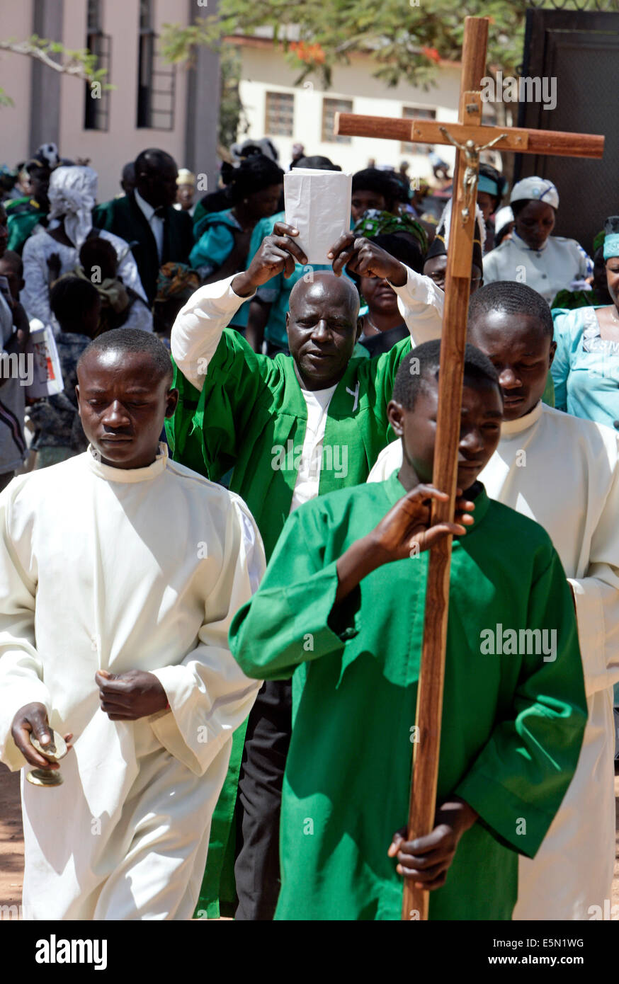 Procession catholic mass hi-res stock photography and images - Alamy