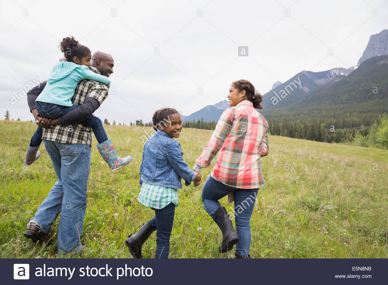 Family field piggyback hi-res stock photography and images - Alamy