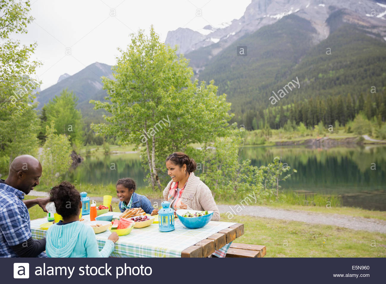 Family mountain eating hi-res stock photography and images - Alamy