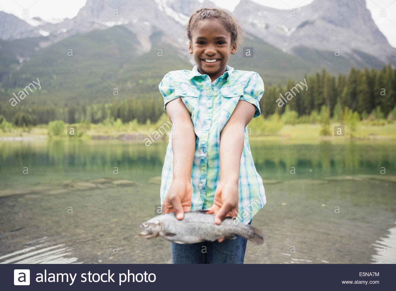 Child at fish pond hi-res stock photography and images - Alamy