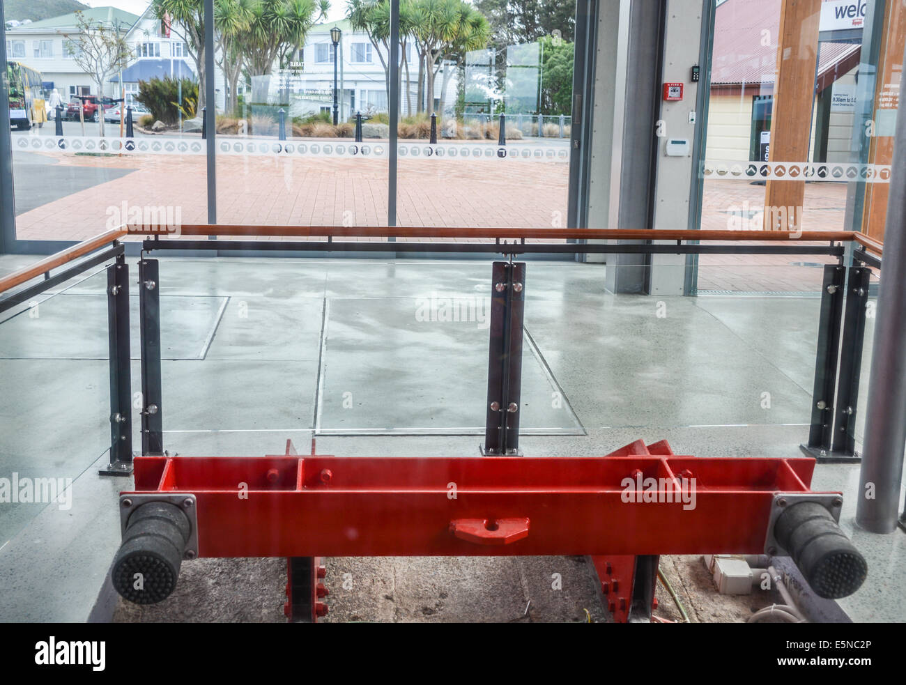 wellington cable car tram terminus at Kelburn red buffers train rail ...