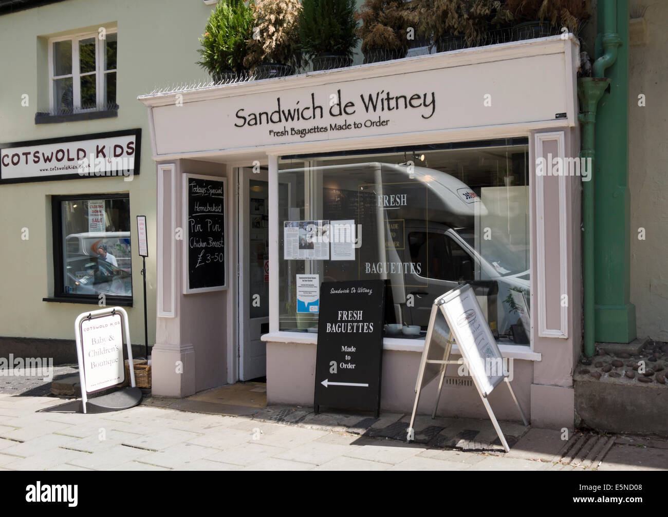 Witney, a small town in Oxfordshire England UK Sandwich de Witney Stock ...