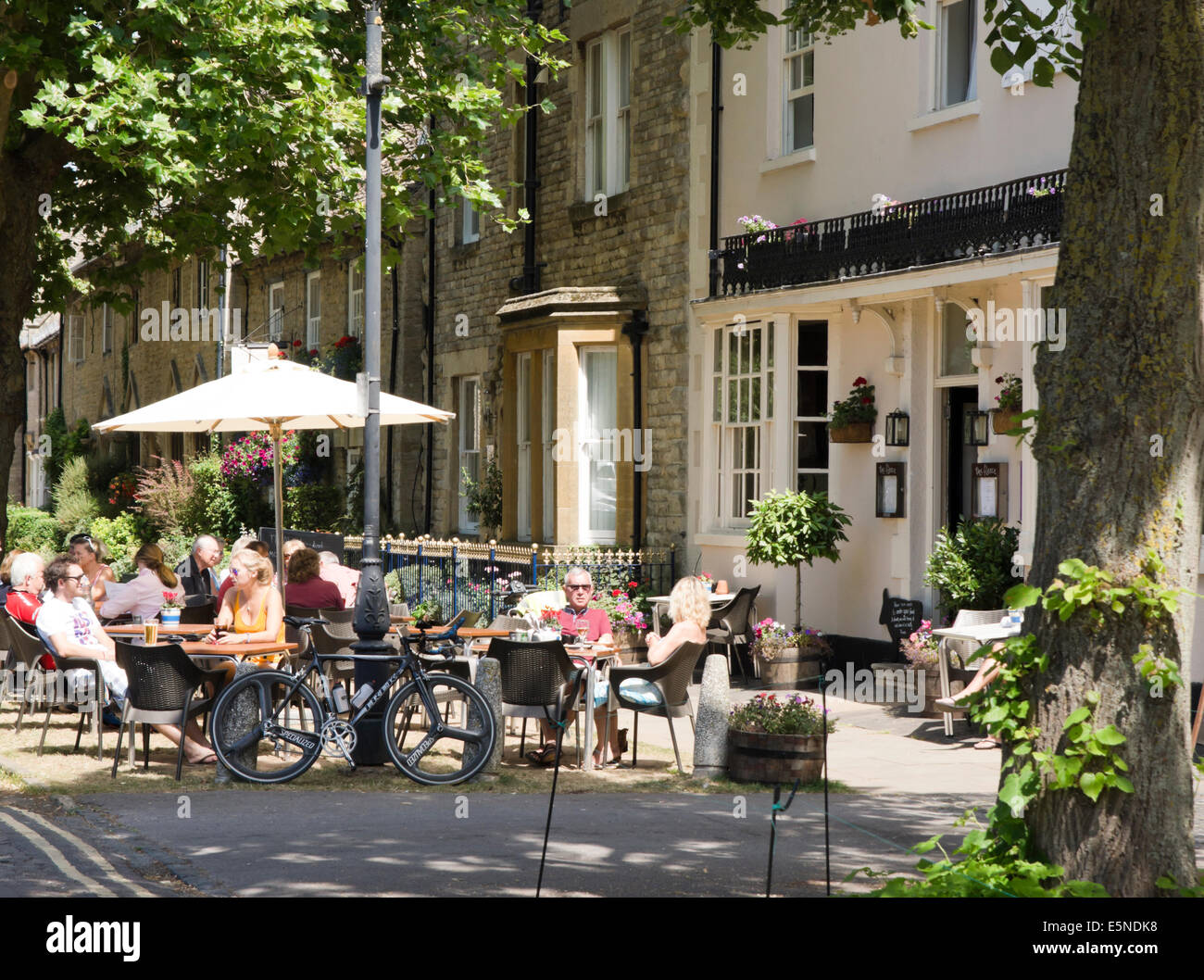 Witney, a small town in Oxfordshire England UK The Fleece Pub Stock ...