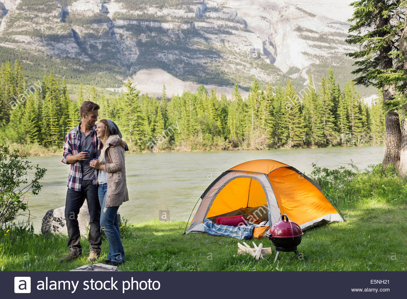 Couple camping hi-res stock photography and images - Alamy