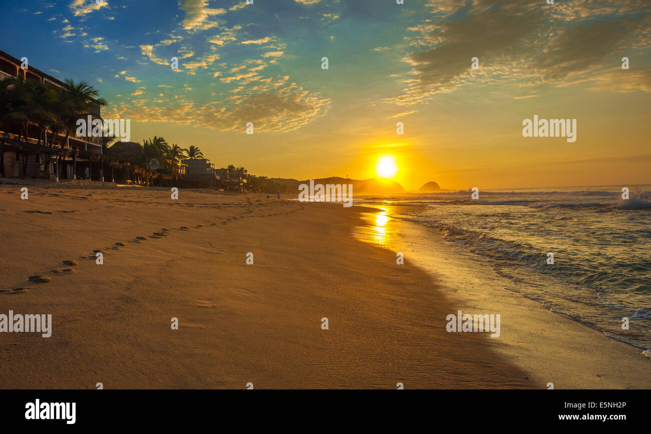 Zipolite beach at sunrise, Mexico Stock Photo - Alamy