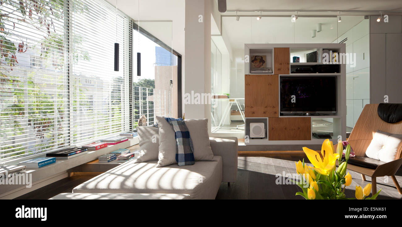 Open plan living room in Amir Navon House, Israel Stock Photo - Alamy