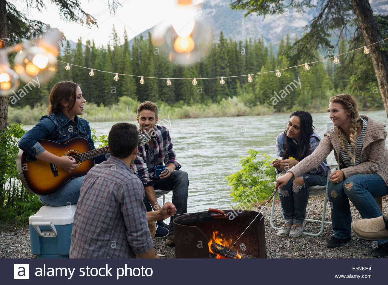 Campfire Circle Stock Photos & Campfire Circle Stock Images - Alamy