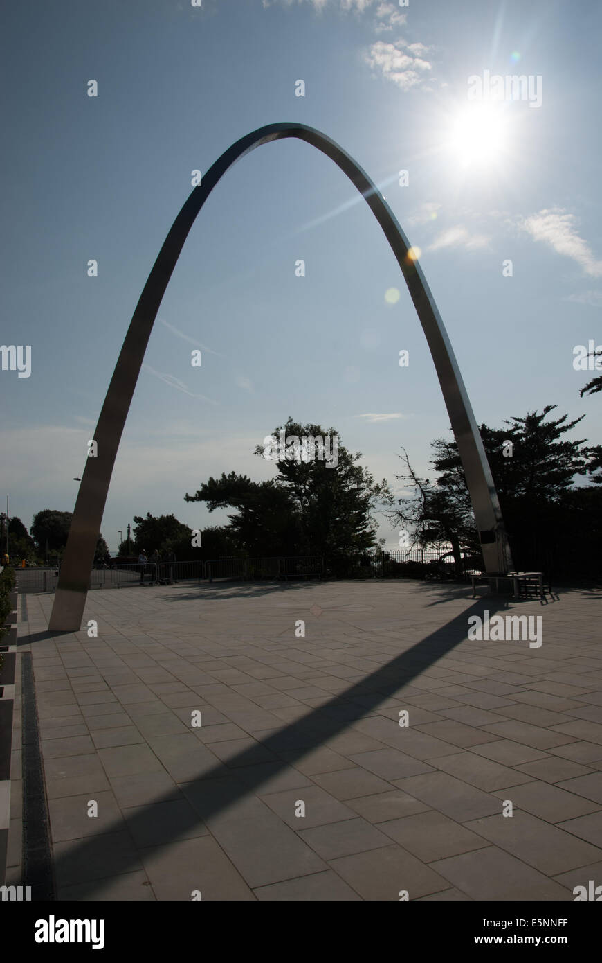 Prince Harry officially unveils the First World War memorial arch in ...