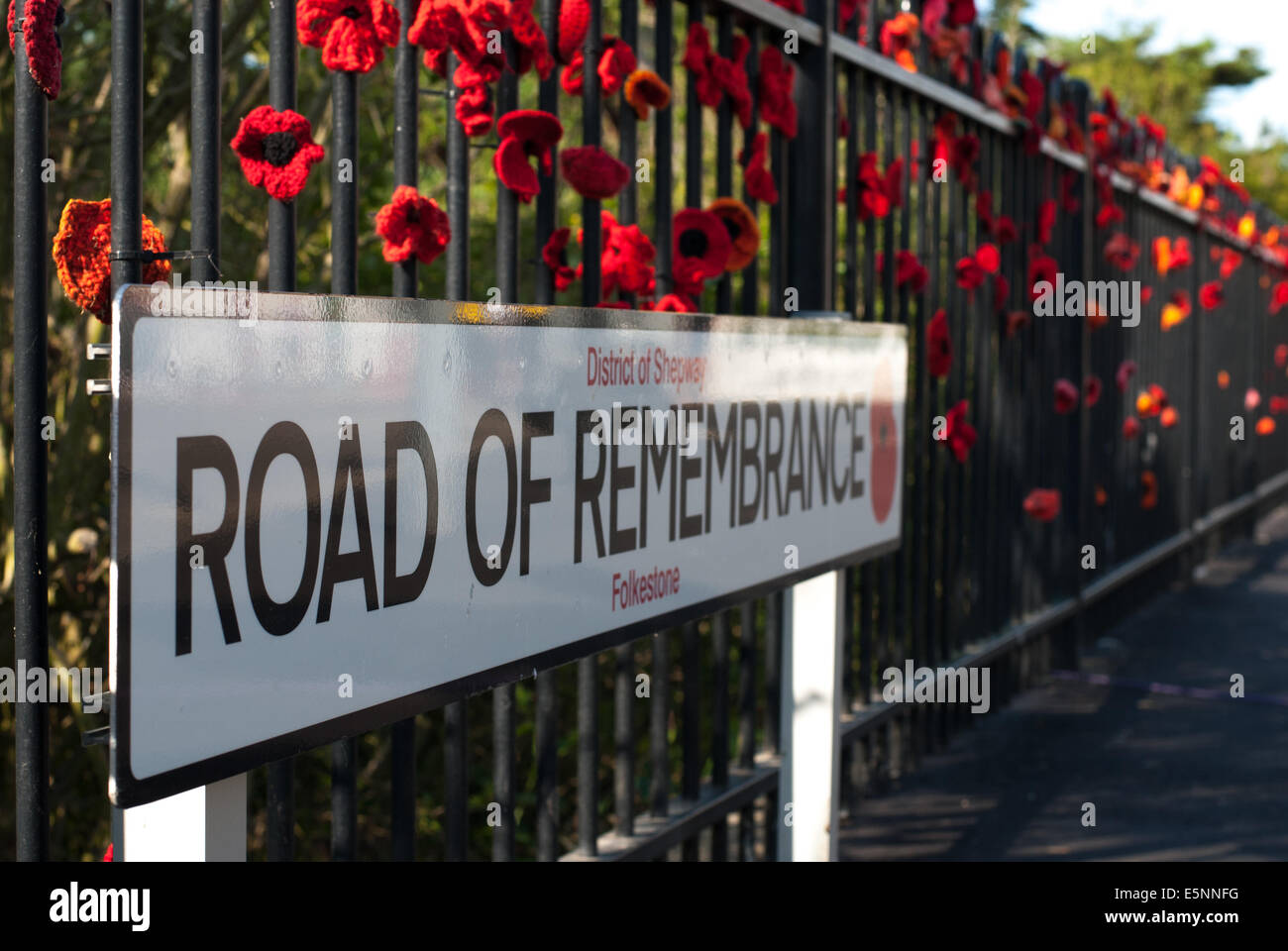 Prince Harry officially unveils the First World War memorial arch in ...
