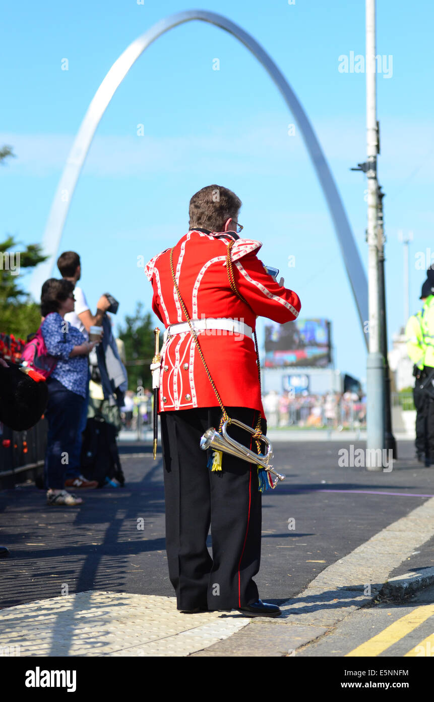 Prince Harry officially unveils the First World War memorial arch in ...