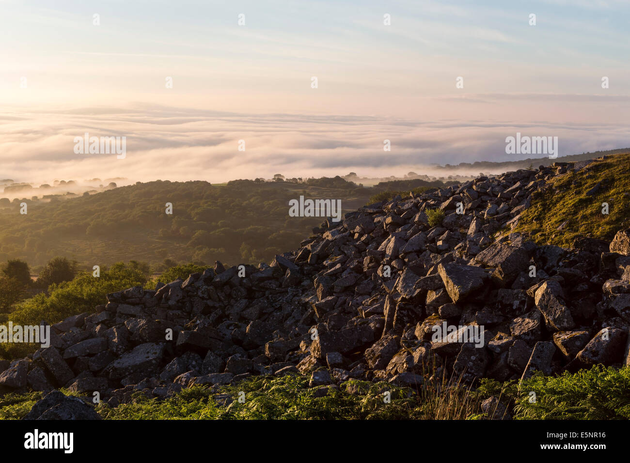 Mist landscapes hi-res stock photography and images - Alamy