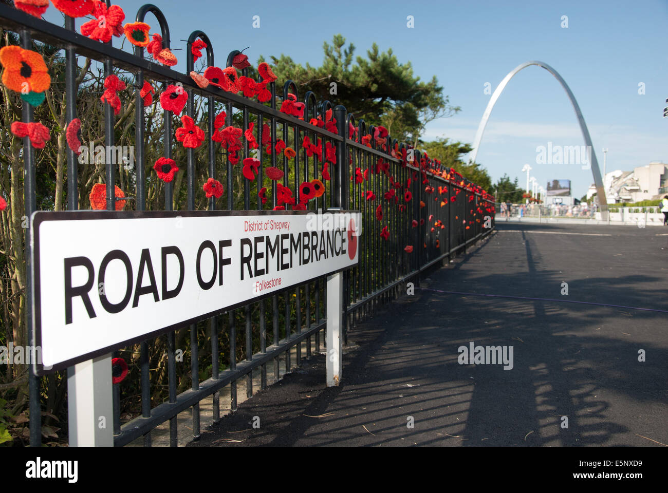 Prince Harry officially unveils the First World War memorial arch in ...